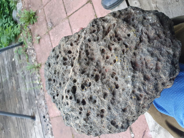 Hello ! Is there anyone that knows meteors and stuff, this rock has ...