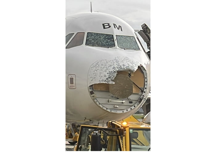 OS434 Airbus A320 of Austrian Airlines. The hail caught the aircraft ...