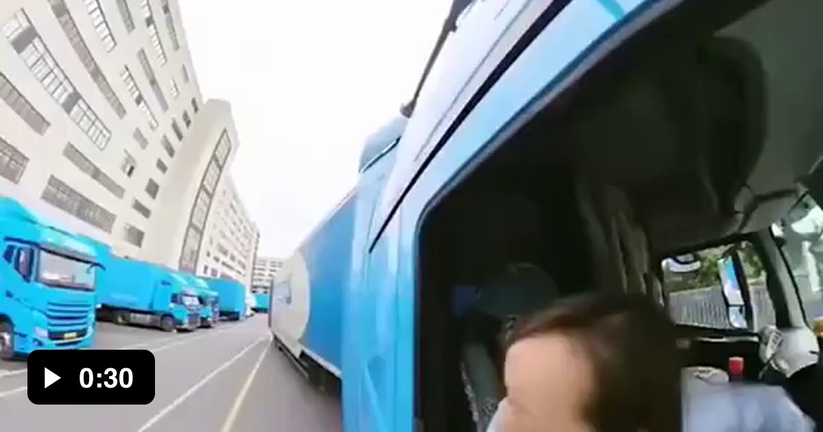 Driving skills (probably old) - 9GAG