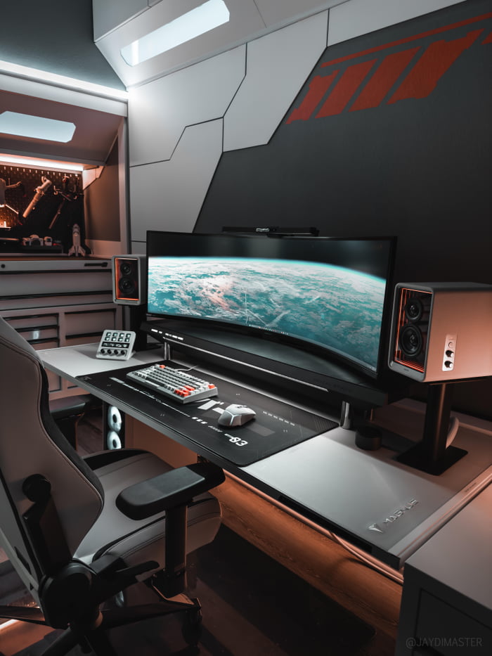 Updated Sci-Fi Setup - 9GAG