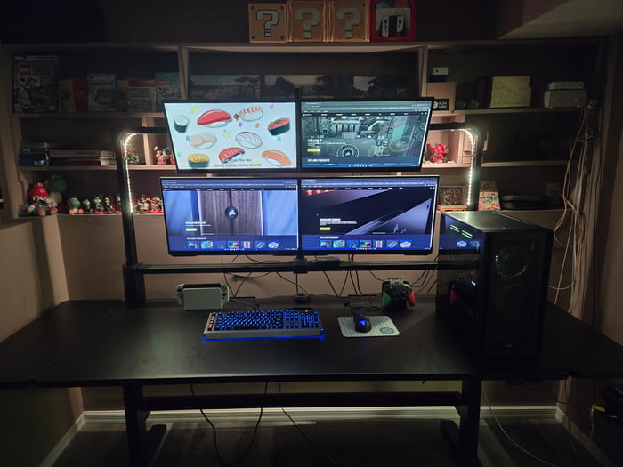 4 monitors - CORSAIR Platform:6 & Elgato Multi Frame - 9GAG