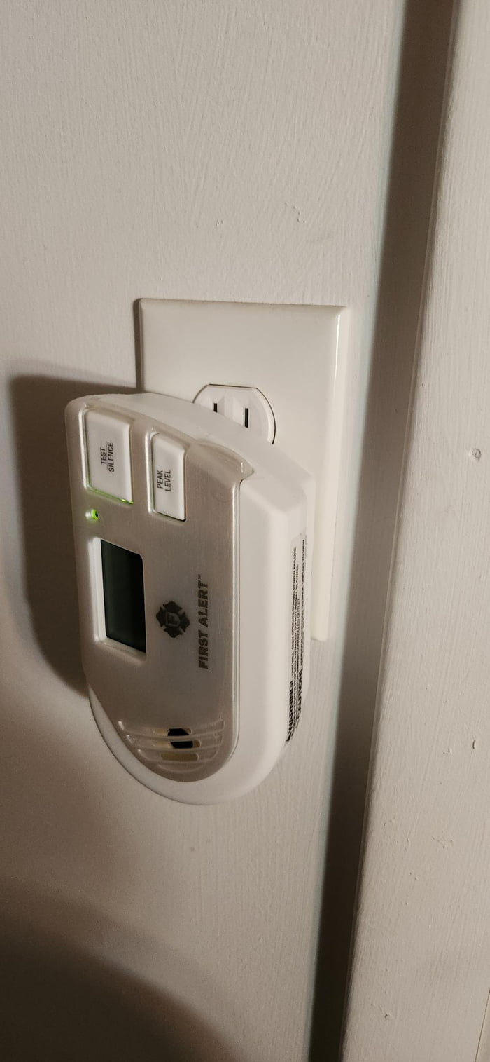 Gas detector blocks two outlets - 9GAG