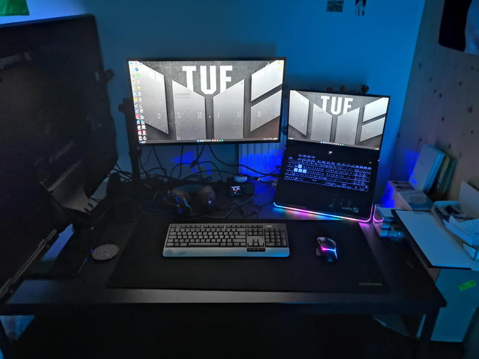 Student Laptop Setup - Small Studio Apartment - 9GAG