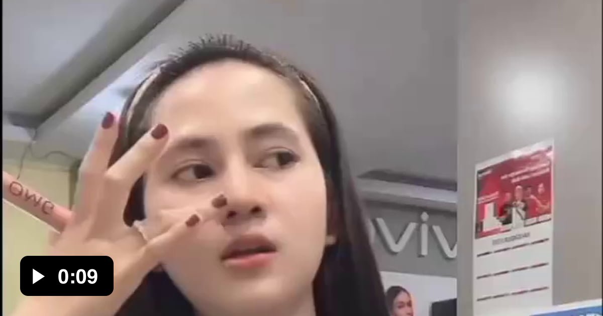 Ketika SPG PIPO menjual hape berbonus limited edition - 9GAG