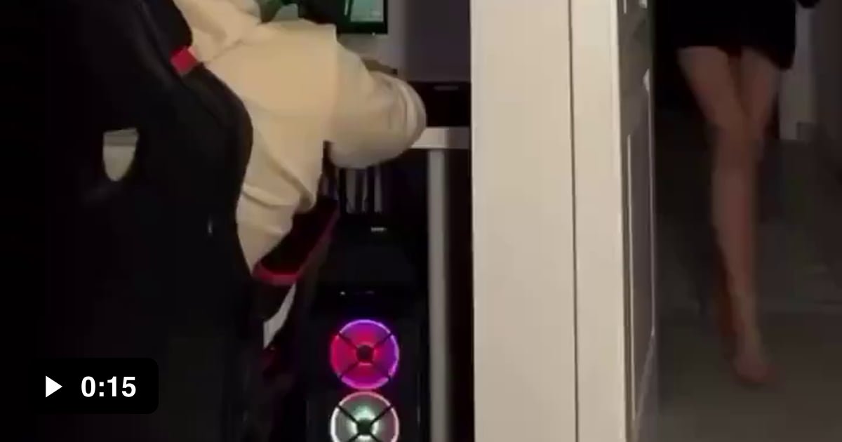 A 9gager working - 9GAG