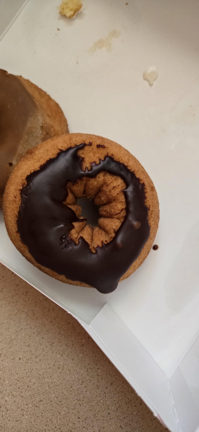 The frosting job on this donut 🤨 - 9GAG