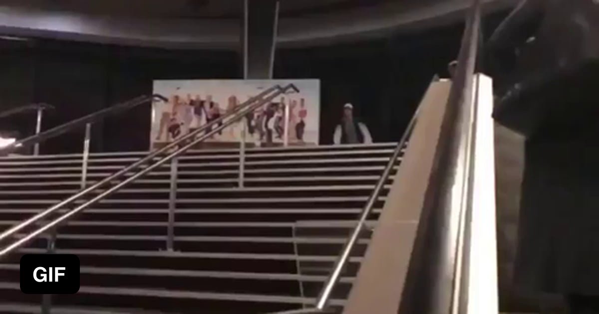 Making an exit - 9GAG