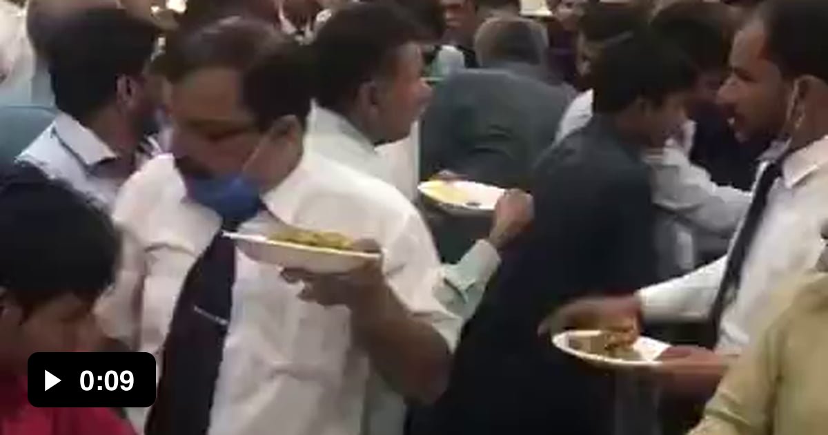 Poor waiter - 9GAG