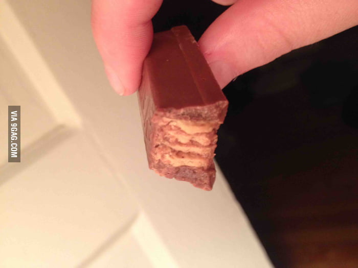 This Kit Kat's insides are the wrong way. - 9GAG