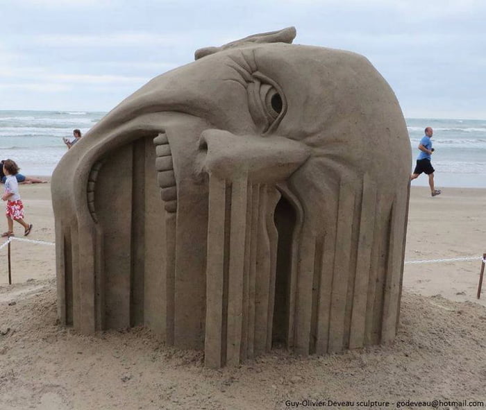 Screaming Sand Sculpture - 9GAG