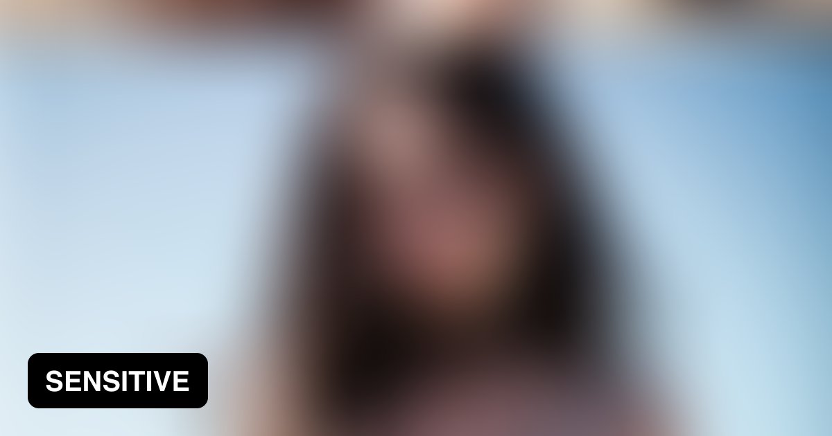 Photoshoot at the beach. Rendered by AI - 9GAG