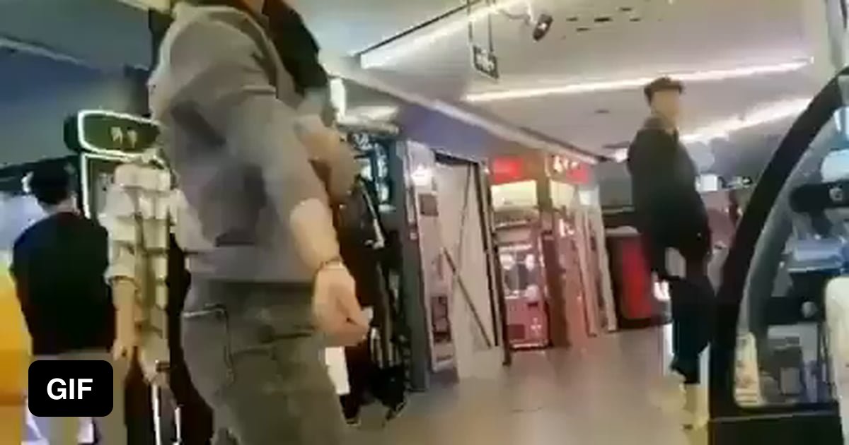 This lady has amazing focus.. - 9GAG