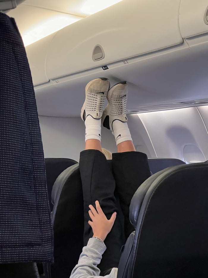 This guy sitting first class on a plane - 9GAG