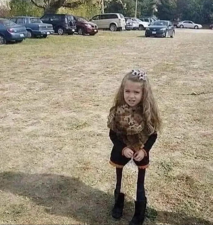 This kid has really weird legs - 9GAG
