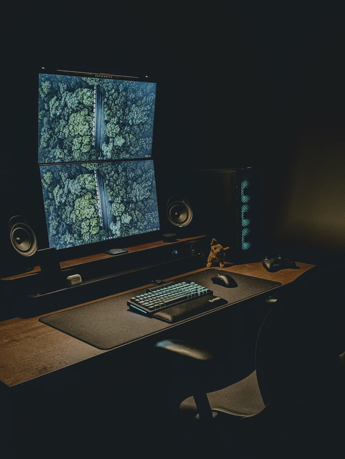 WFH/Gaming Setup (Less RGB these days.) - 9GAG