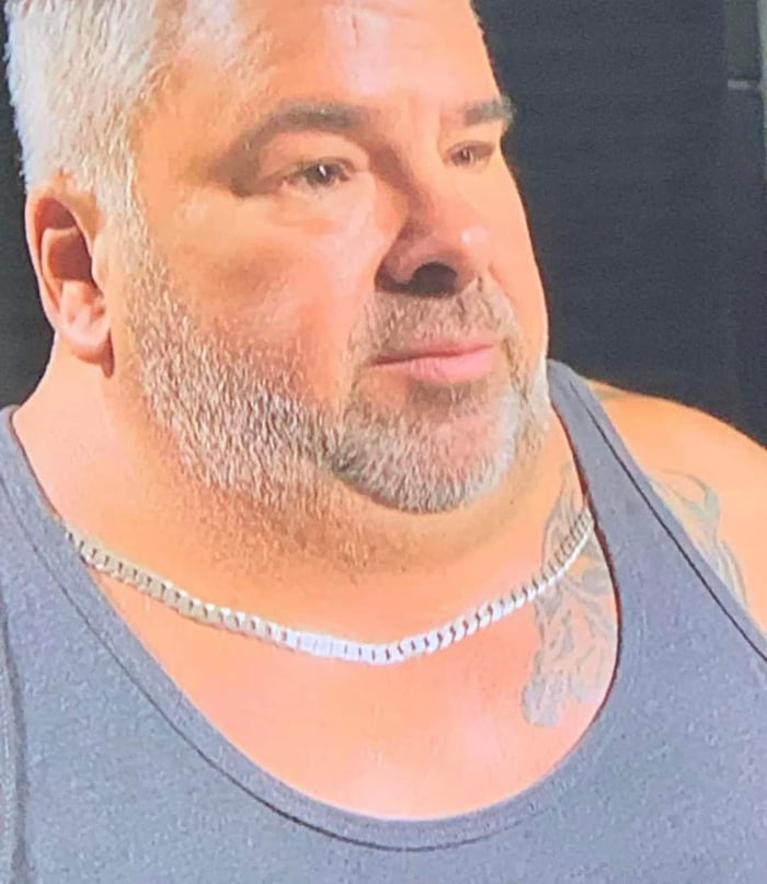 Ed wearing a necklace lol - 9GAG