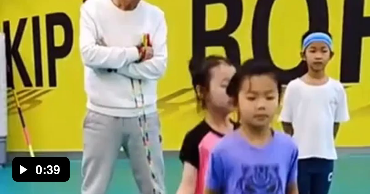 Two person jump rope routine. - 9GAG
