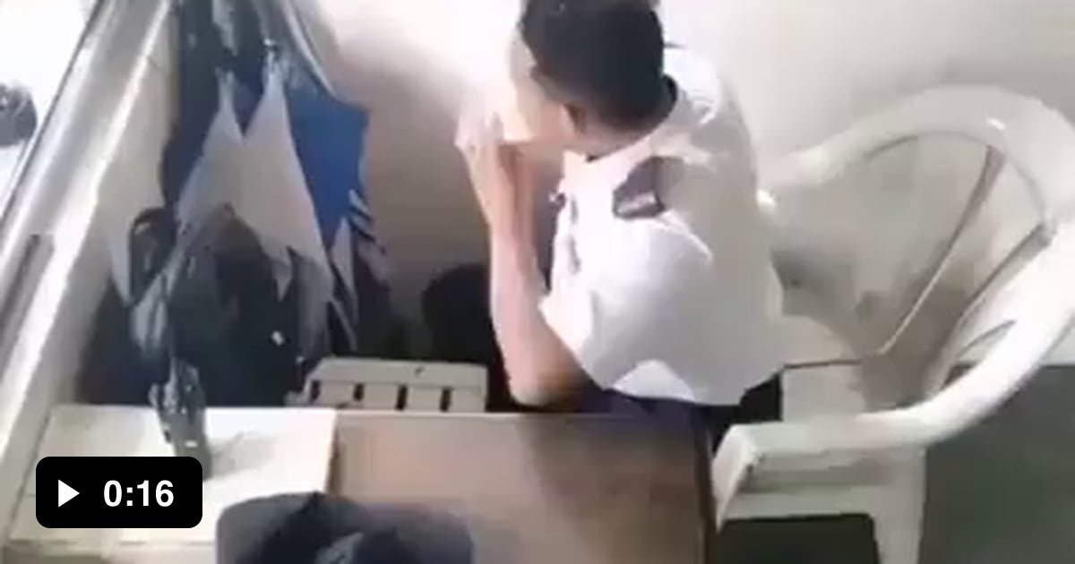 Security guard robbed in broad daylight - 9GAG