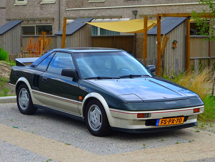Toyota MR2 (1985 Motortrend Import Car of the Year) - 9GAG