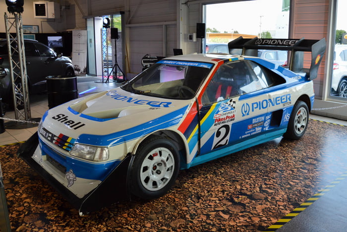 Peugeot 405 T16 - 9GAG