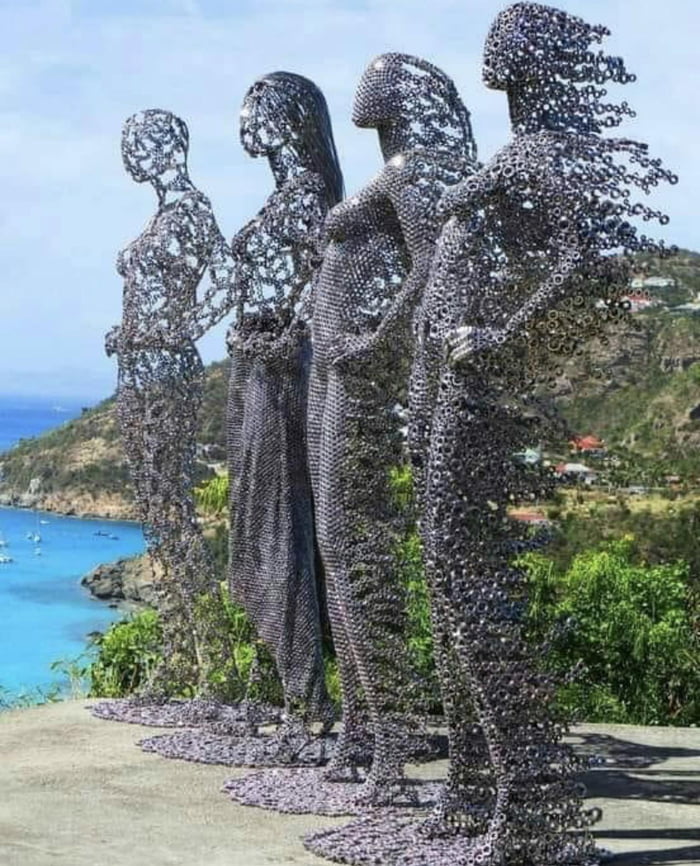 Spectacular sculptures made entirely of stainless steel nuts.🔩🔩 - 9GAG