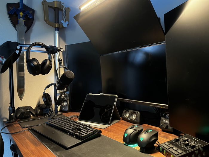 Cozy Razer Setup - 9GAG