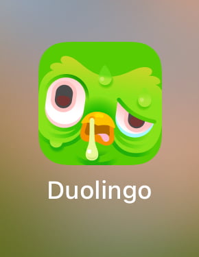The app icon starts dying if you don’t use Duolingo for a while. - 9GAG