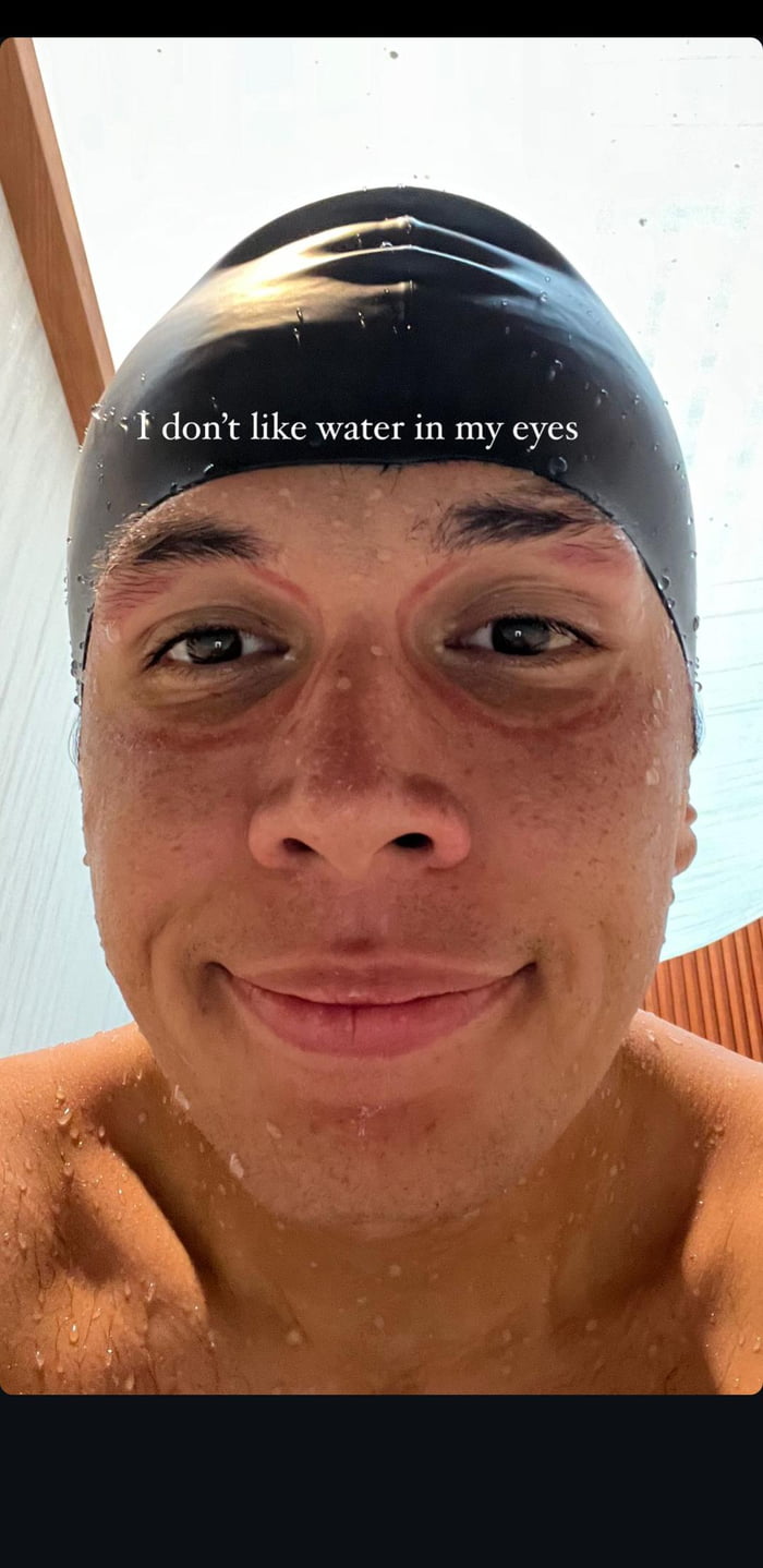 The most cursed alex albon photo ever - 9GAG