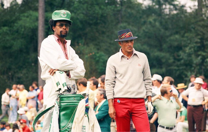 Chi-Chi Rodriguez and his caddie at the 1975 Masters - 9GAG