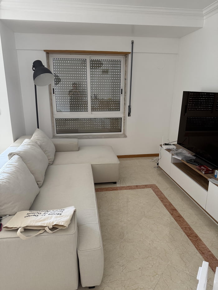 Help with tv and couch placement - 9GAG