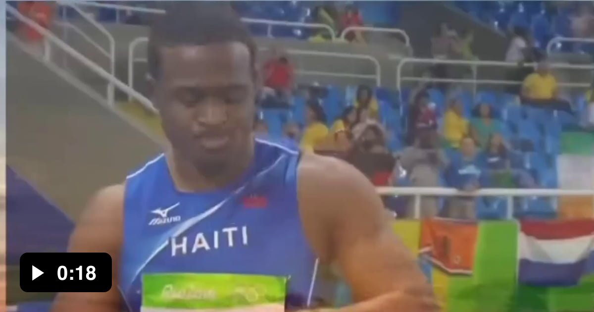 Bro failed in flexing - 9GAG