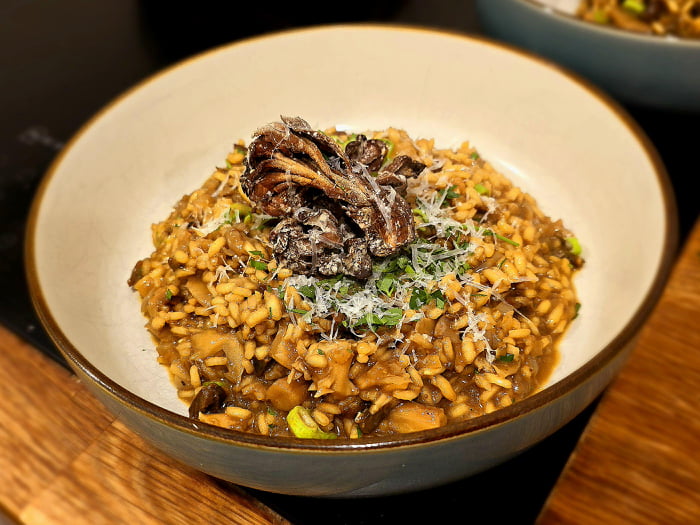Wild mushroom risotto with crispy fried maitake and wild garlic - 9GAG