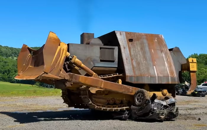 Killdozer lives again watch?v=DC0FeM9wFsU - 9GAG