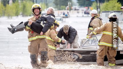 Extremely Photogenic Firefighter - 9GAG