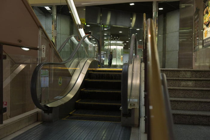 The world's shortest escalator is located in Japan and has only 4 steps ...