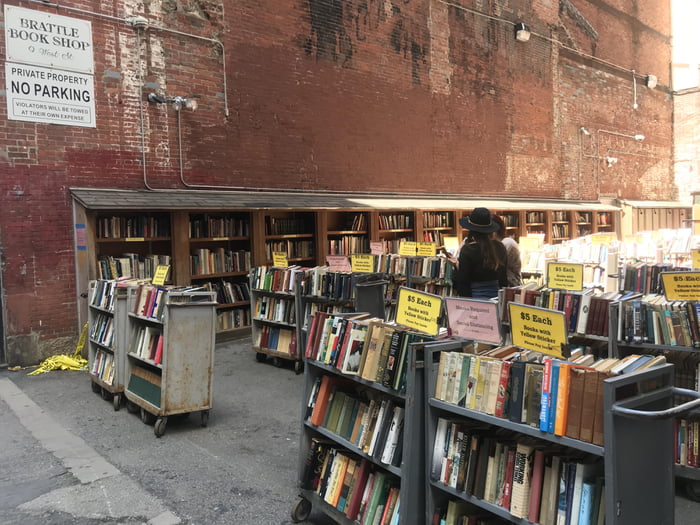 Outdoor bookstore in Boston Massachusetts - 9GAG