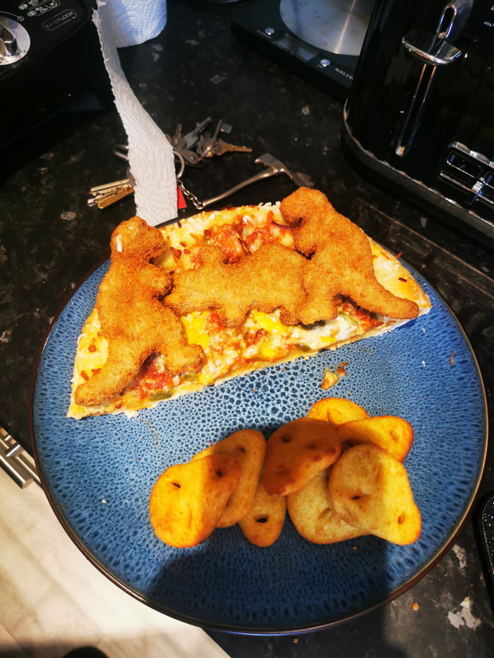 Turkey dinosaur pizza - 9GAG