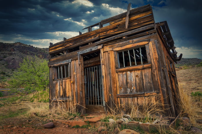 Salt River Jailhouse, abandoned jail at the bottom of Salt River Canyon ...