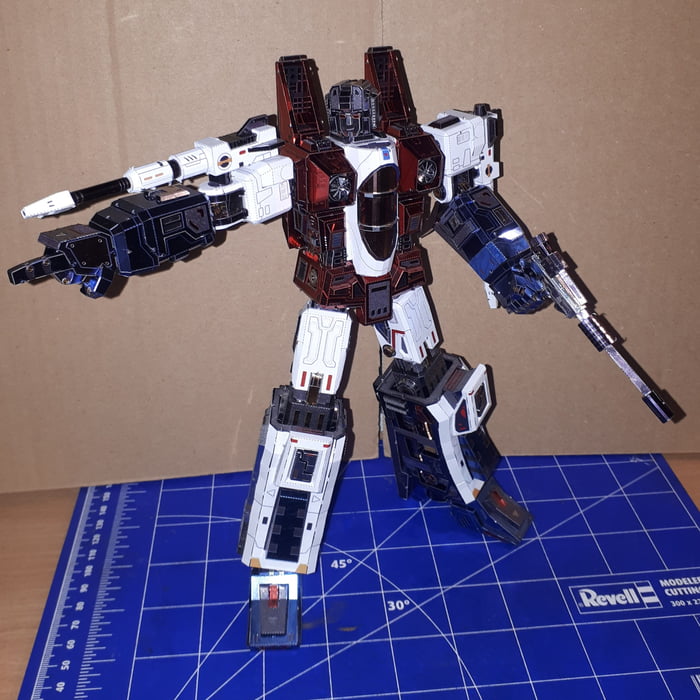 MU Metal Model Starscream. I love these models, so much fun putting ...