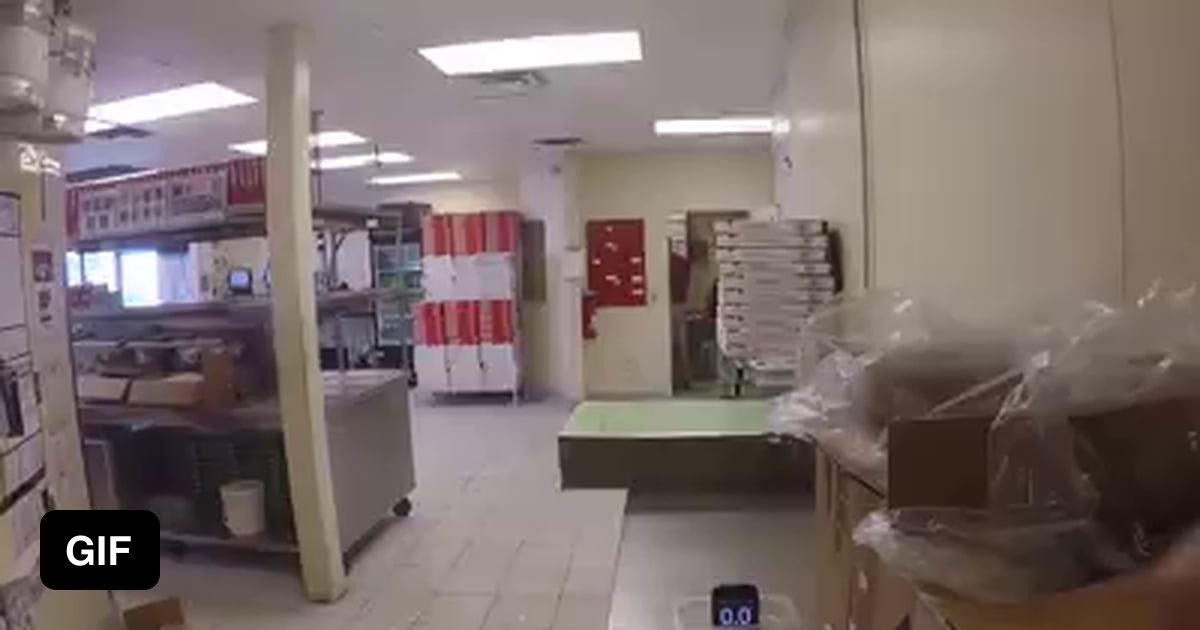 The world's fastest pizza box folder - 9GAG