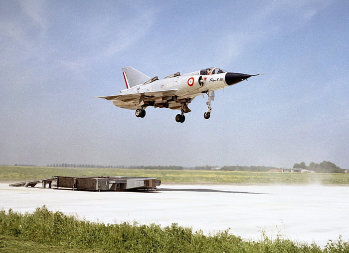 The only French VTOL aircraft built : The Dassault Mirage III V ...