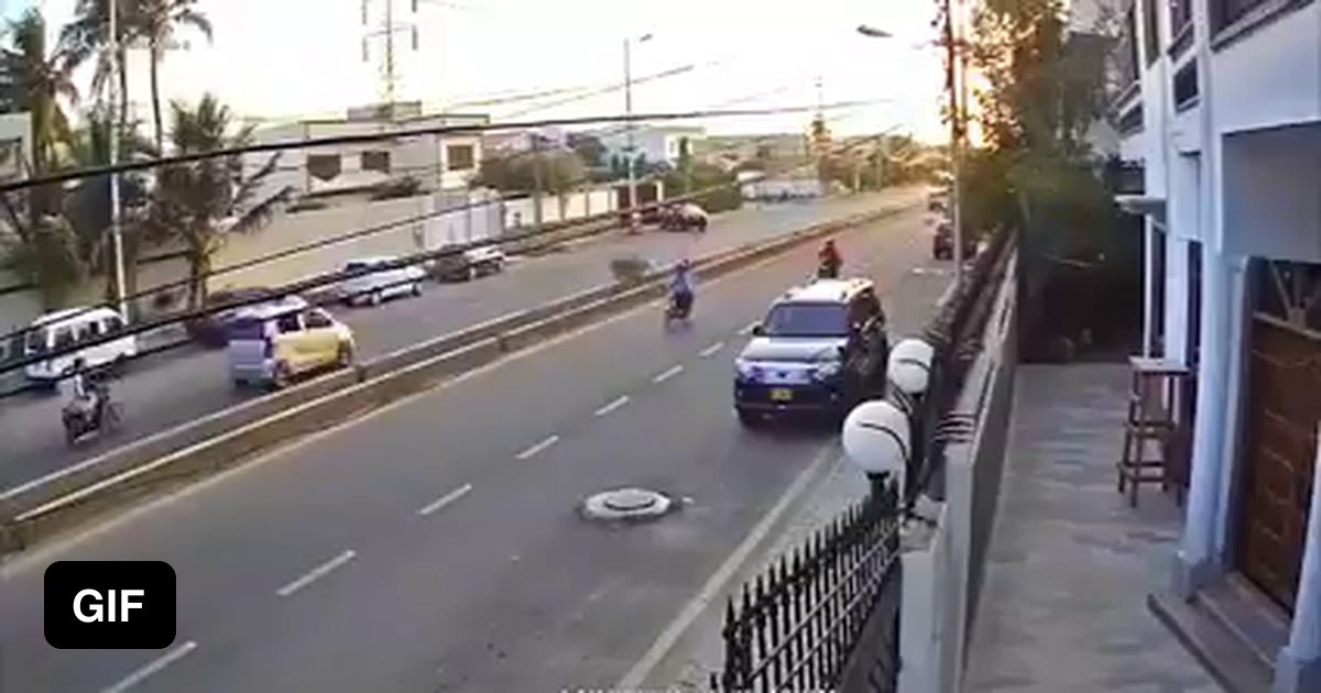 Footage from Pakistan where 15 food delivery riders showup at the same ...