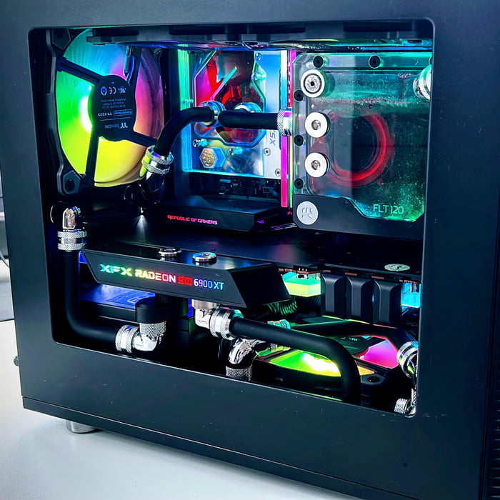 Hard Tubed Water Loop Team Red build - 9GAG