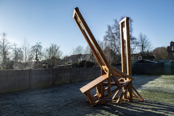 Guillotines in love be Ryan Cullen - 9GAG