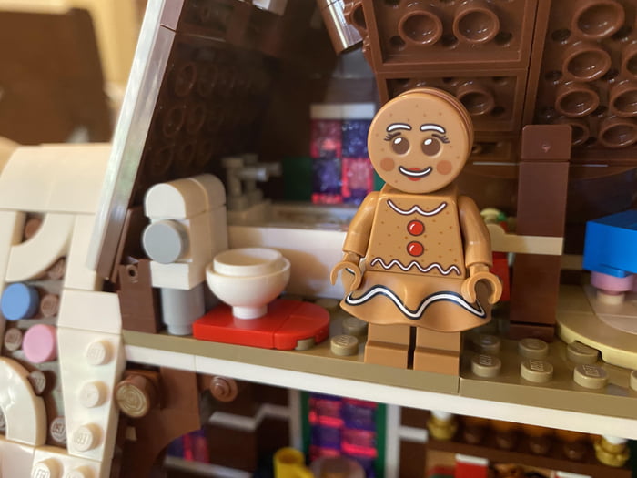 Lego Toilet Thursday - Gingerbread House 10267 - Do they poop cookies ...