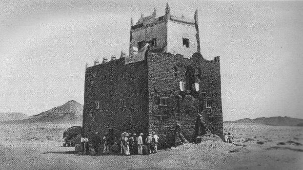 Italian Colonists inspect old Somali Fort, 1890s (621x350) - 9GAG