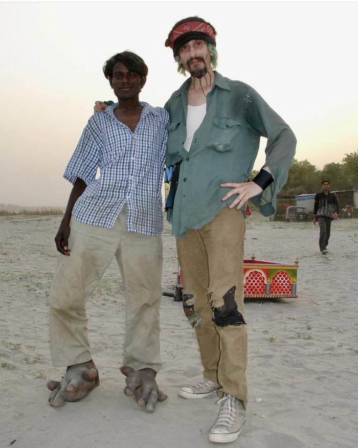 Loomis Fall (from Jackass) with a local in India, 2006 - 9GAG