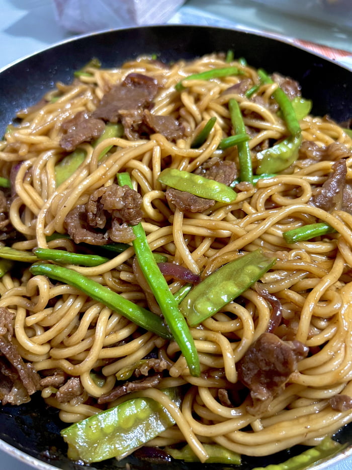 Soy noodles with sukiyaki beef, snow peas, and french beans - 9GAG