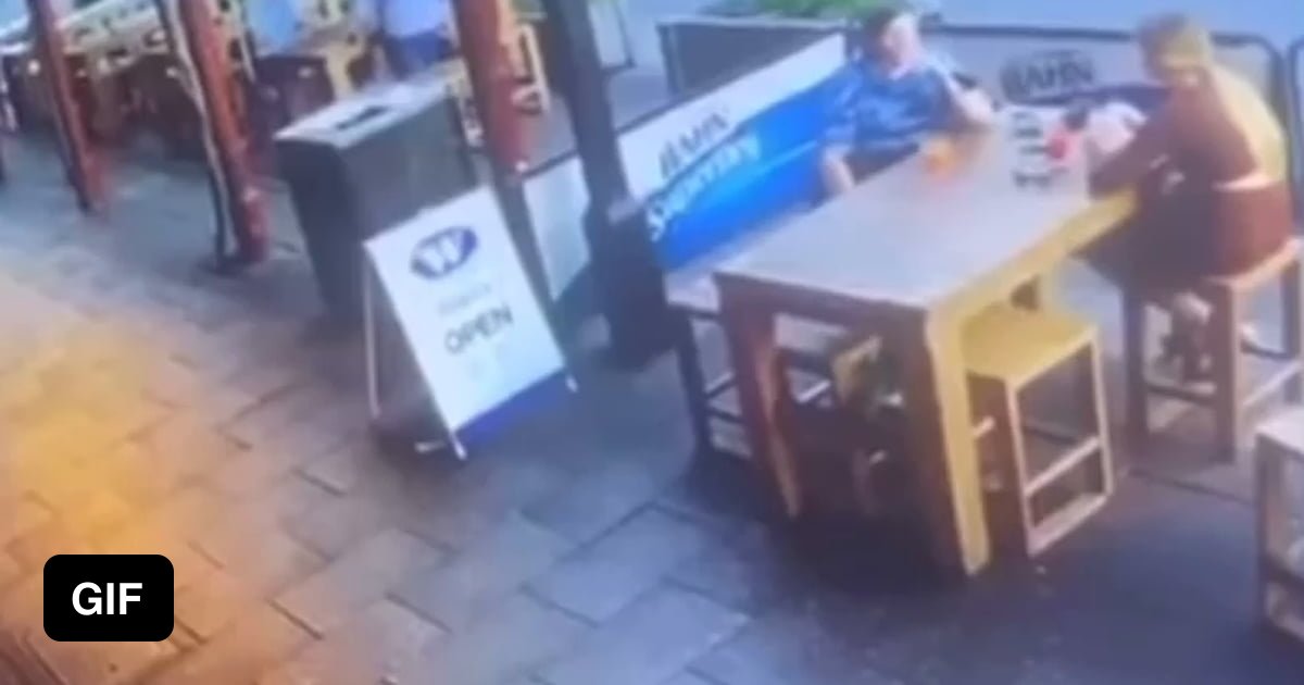 Perfect timing - 9GAG