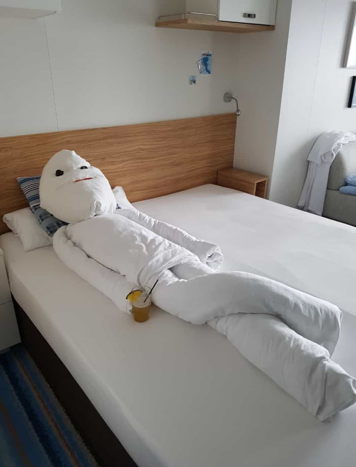 A Little surprise for the roomservice - 9GAG